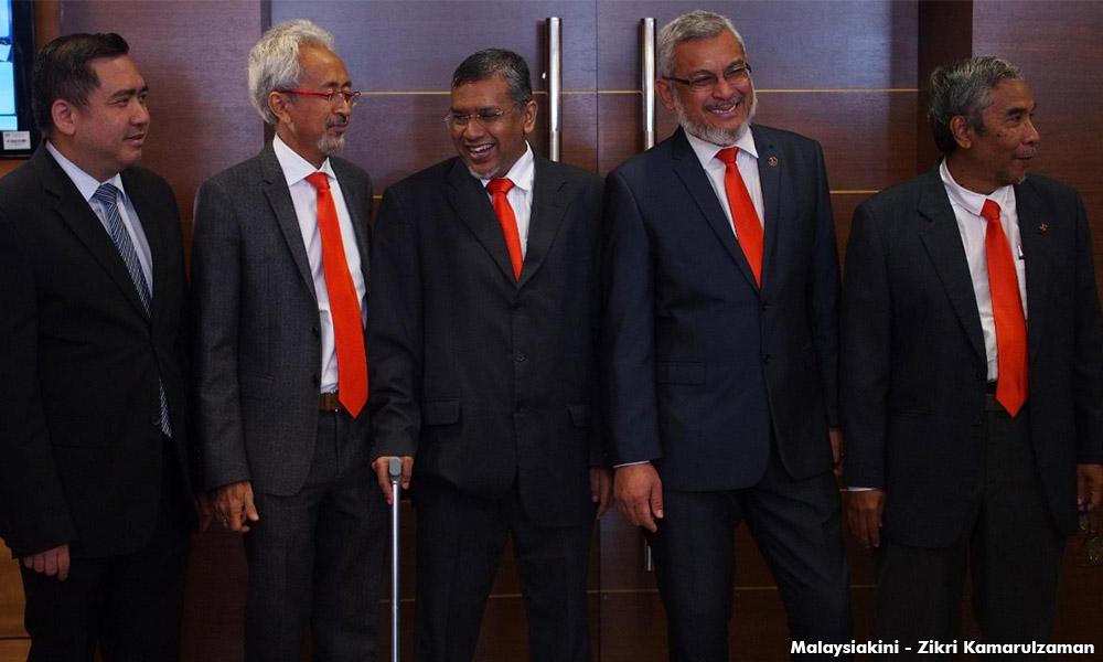 Hanipa kembali di Dewan Rakyat, walaupun bertongkat