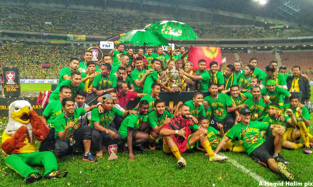 Pahlawan Helang Merah disambut esok