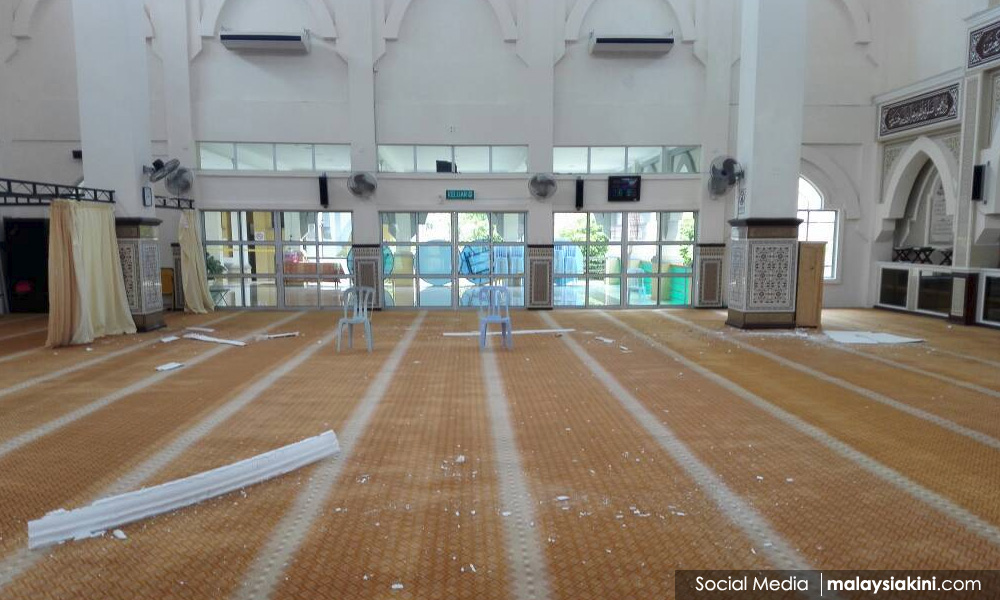 Siling masjid Bandar Springhill runtuh
