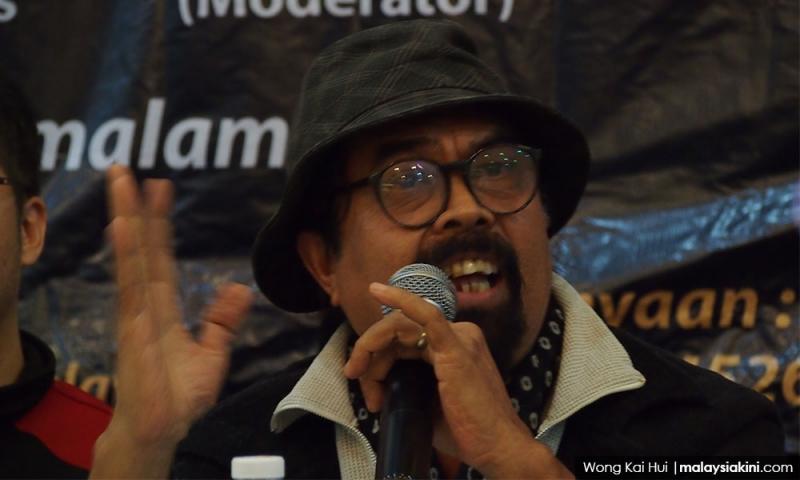 Hishamuddin Rais gives statement to police over blog post