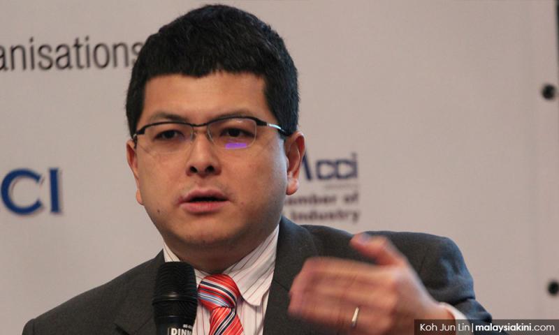 Najib's ex-aide breaks from majority view, predicts August election