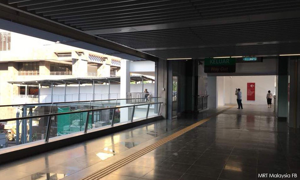 Jejantas dari stesen MRT Bandar Utama ke 1 Utama dibuka