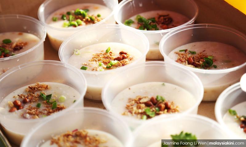 Masjid India Muslim Ipoh distribute 'bubur lambuk' to frontliners