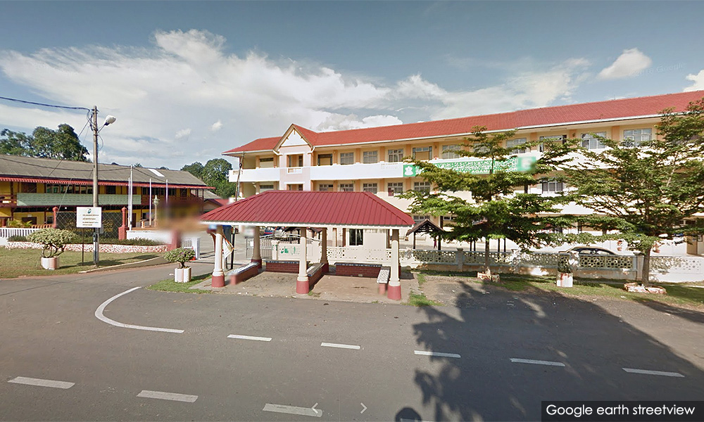 Kenderaan rosak dihempap tangki air sekolah agama di Maran