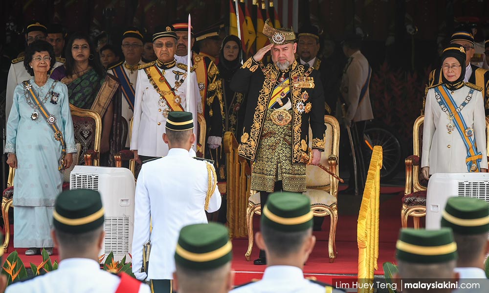 Agong rasmi pembukaan penggal pertama Parlimen ke-14