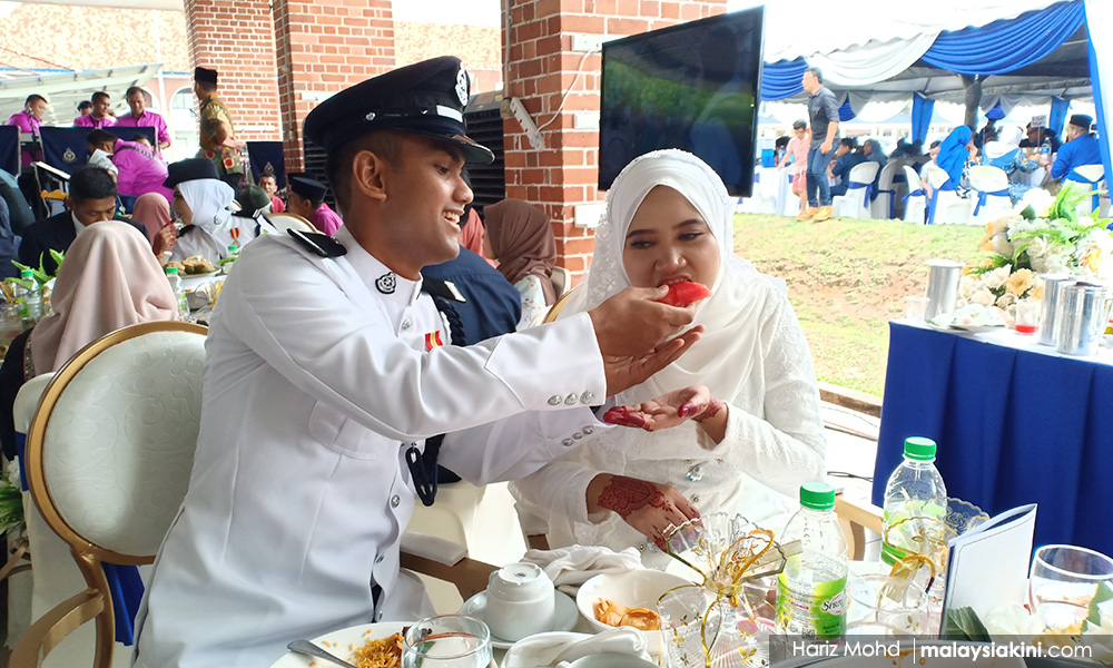Officers tie the knot in first police mass wedding ceremony