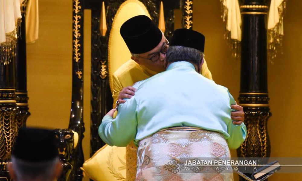 Al-Sultan Abdullah Ri'ayatuddin Al-Mustafa Billah Shah gelaran rasmi ...