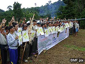 Penan bina sekatan halang pembalakan di Baram