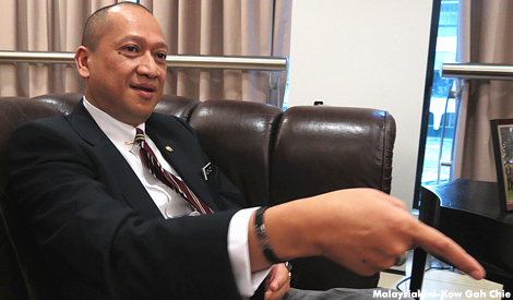 Nazri all set for debate; can't press charges yet on 1MDB; courting Bersatu