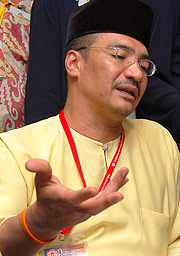 Video of Hishammuddins press conference