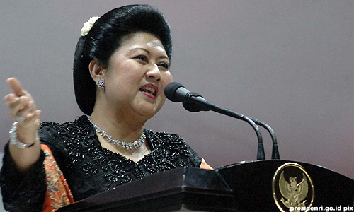 Susilo's wife apologises for Instagram outbursts