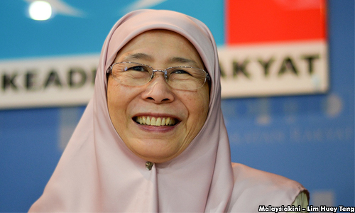Wan Azizah: Thanks for the compliment, but I'm in the right party