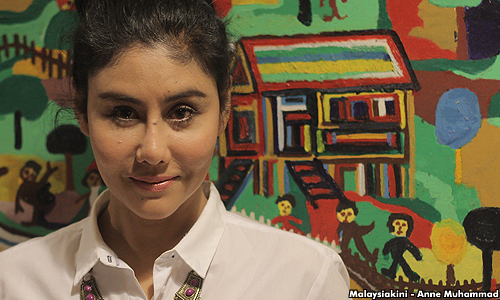 Ella, suami bersatu atas pentas demi peminat