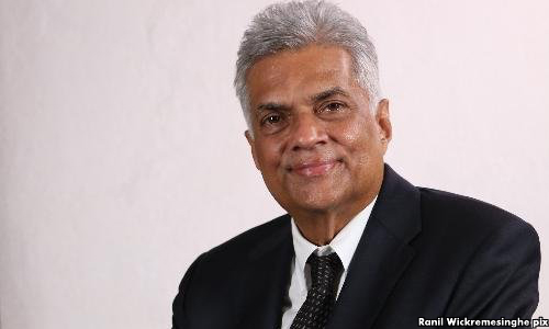 Sri Lanka lawmakers defect from president to prime minister