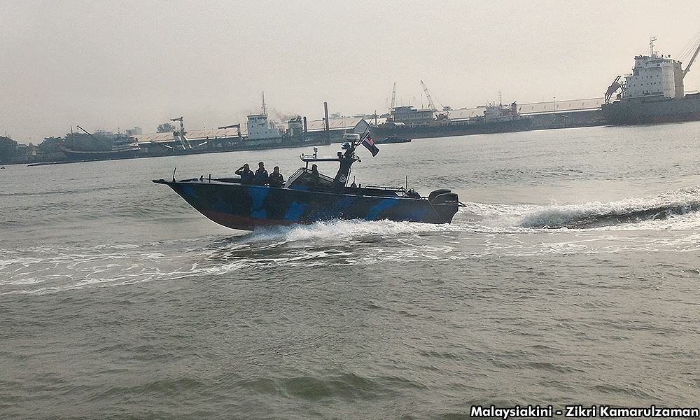 Tekong bot dipaksa terjun lepas disyaki hidap Covid-19