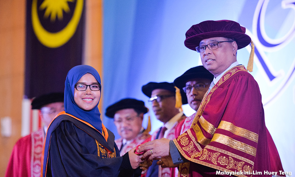 Guna bahasa Inggeris, MP DAP biadap, kata menteri