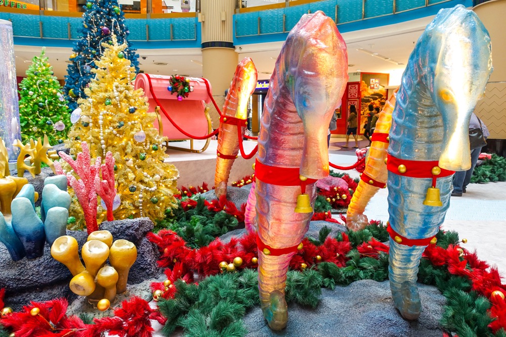 DIVE INTO A STUNNING CHRISTMAS IN ATLANTIS
