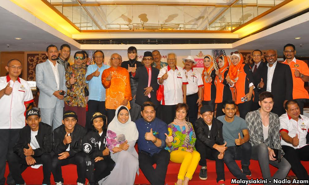 Bob cari bakat untuk dihantar ke Hollywood