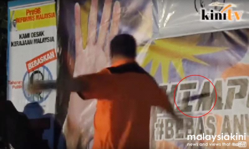 Childish - Umno MP raps Mat Sabu over microphone stunt