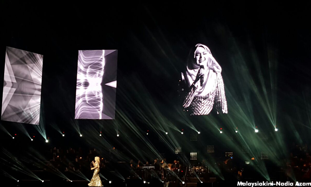 Siti terharu 7,000 peminat hadir konsert 2 dekadnya